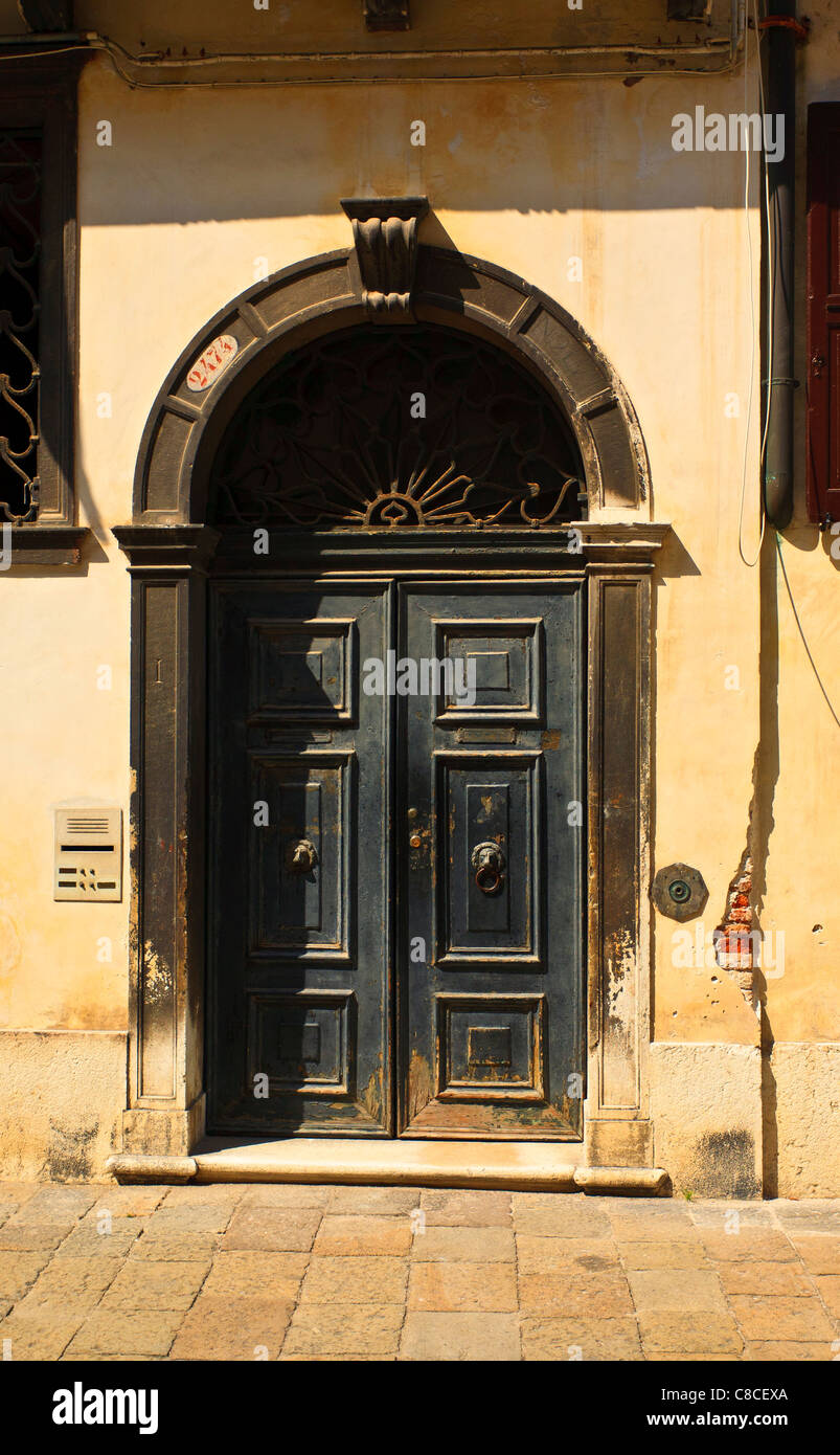 Europe door hi-res stock photography and images - Alamy