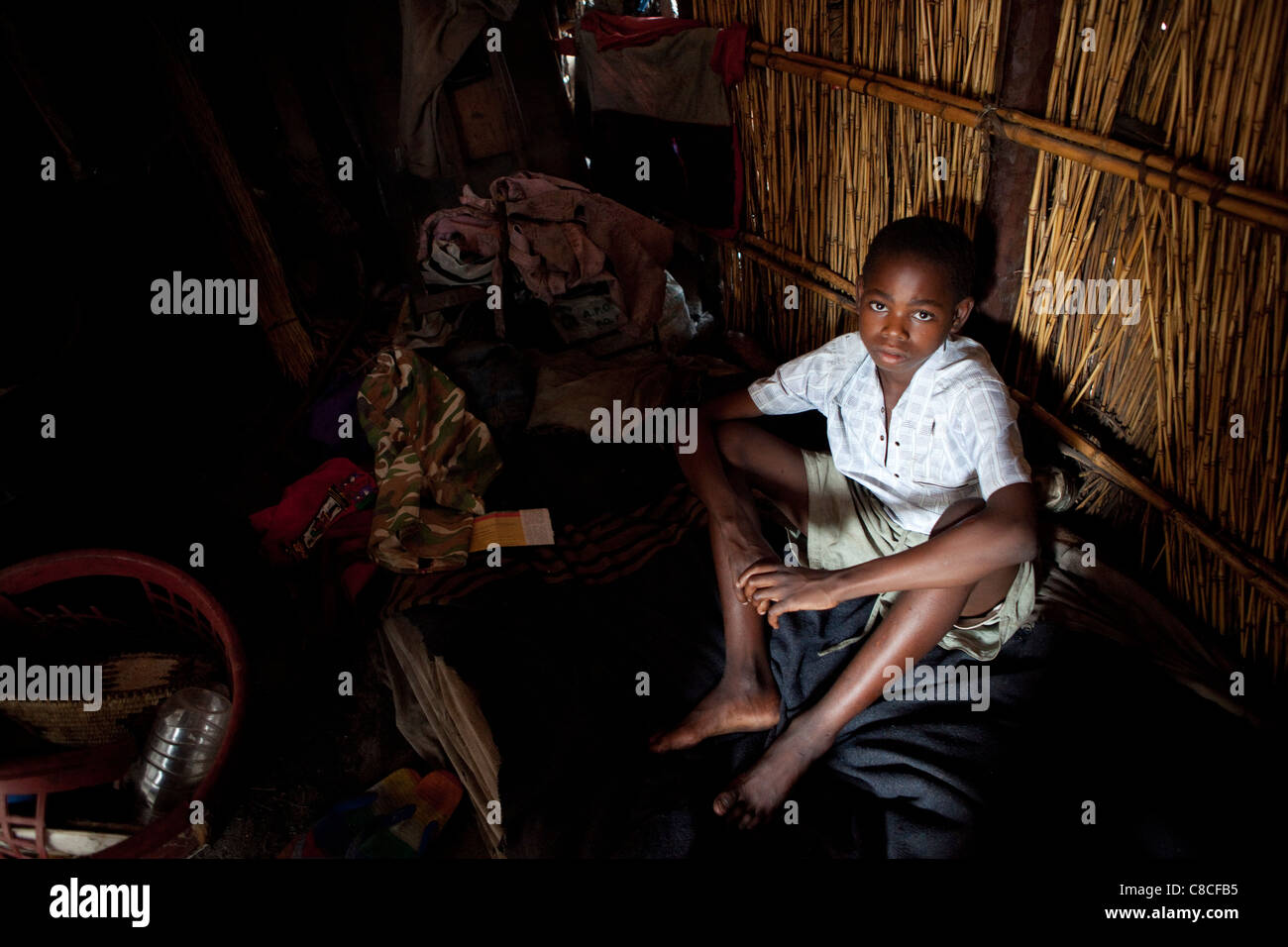 African child alone poverty hi-res stock photography and images - Alamy