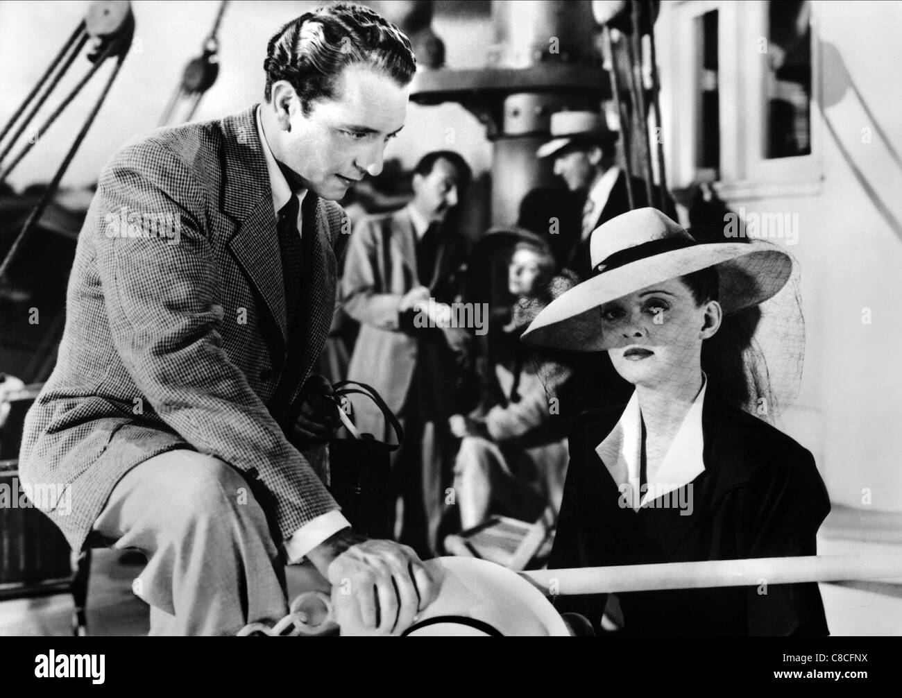 PAUL HENREID BETTE DAVIS NOW VOYAGER (1942 Stock Photo - Alamy