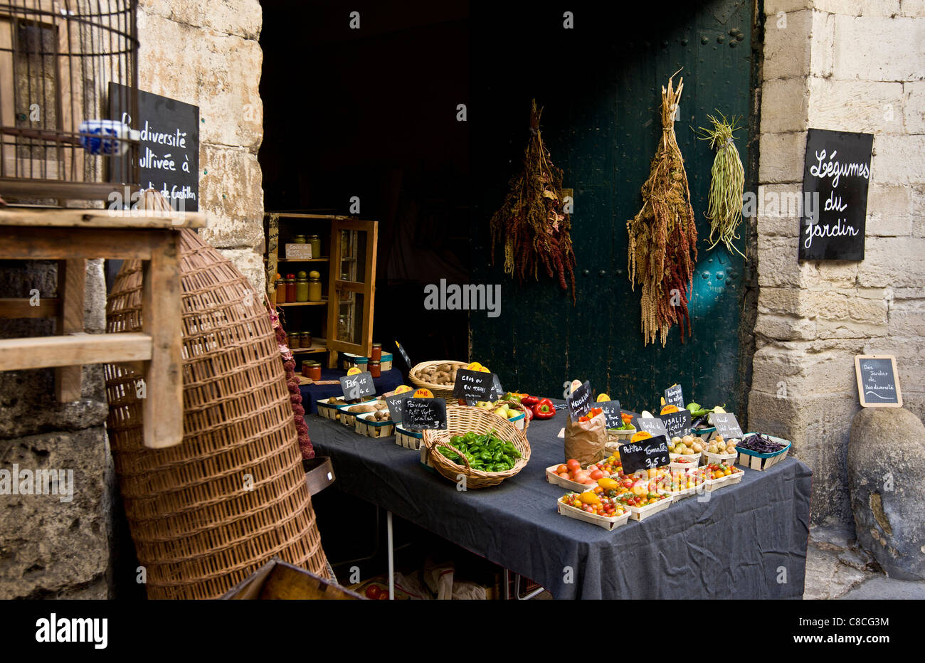 Provisions market hi-res stock photography and images - Alamy