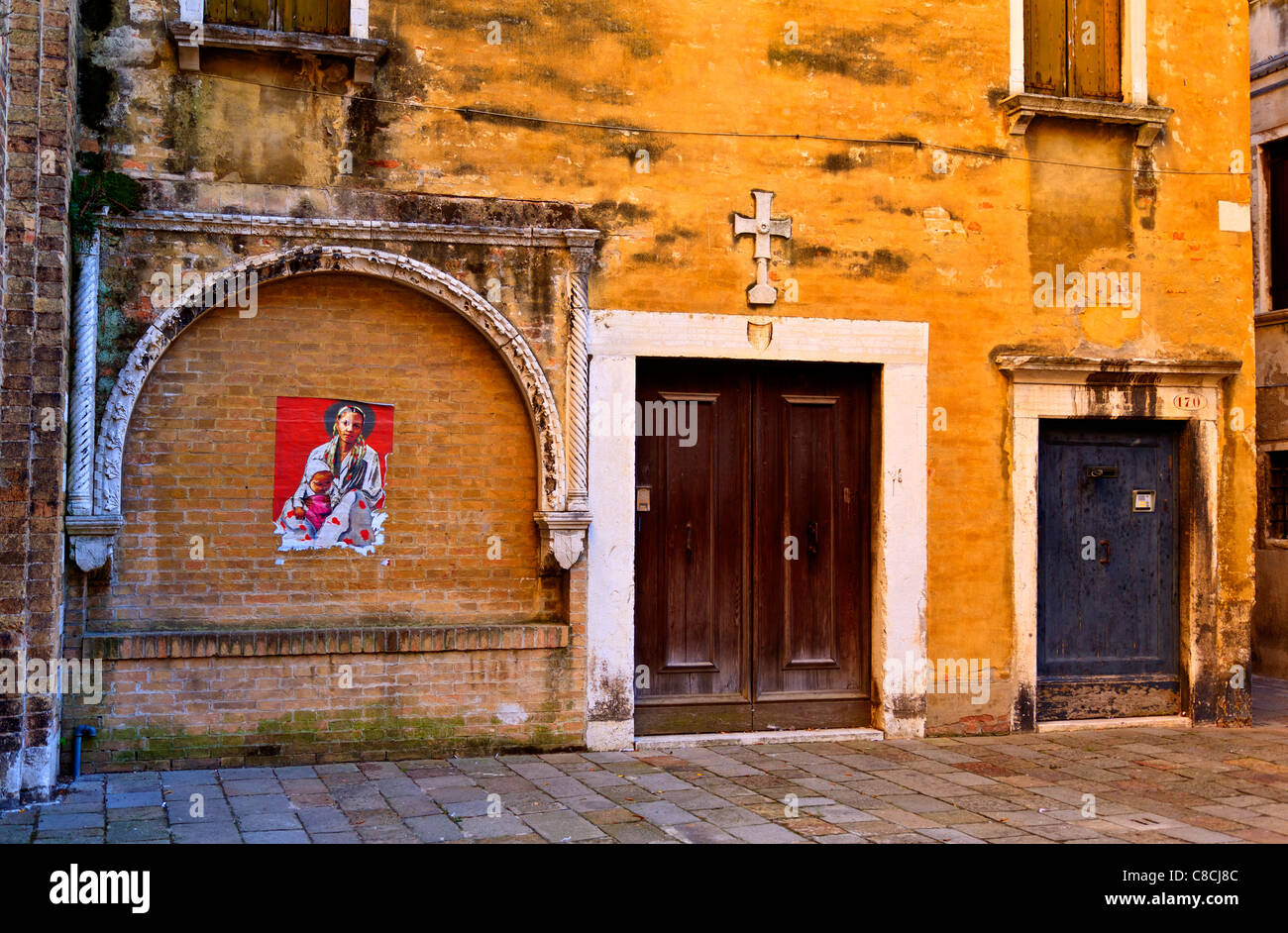Neighborhood square hi-res stock photography and images - Alamy
