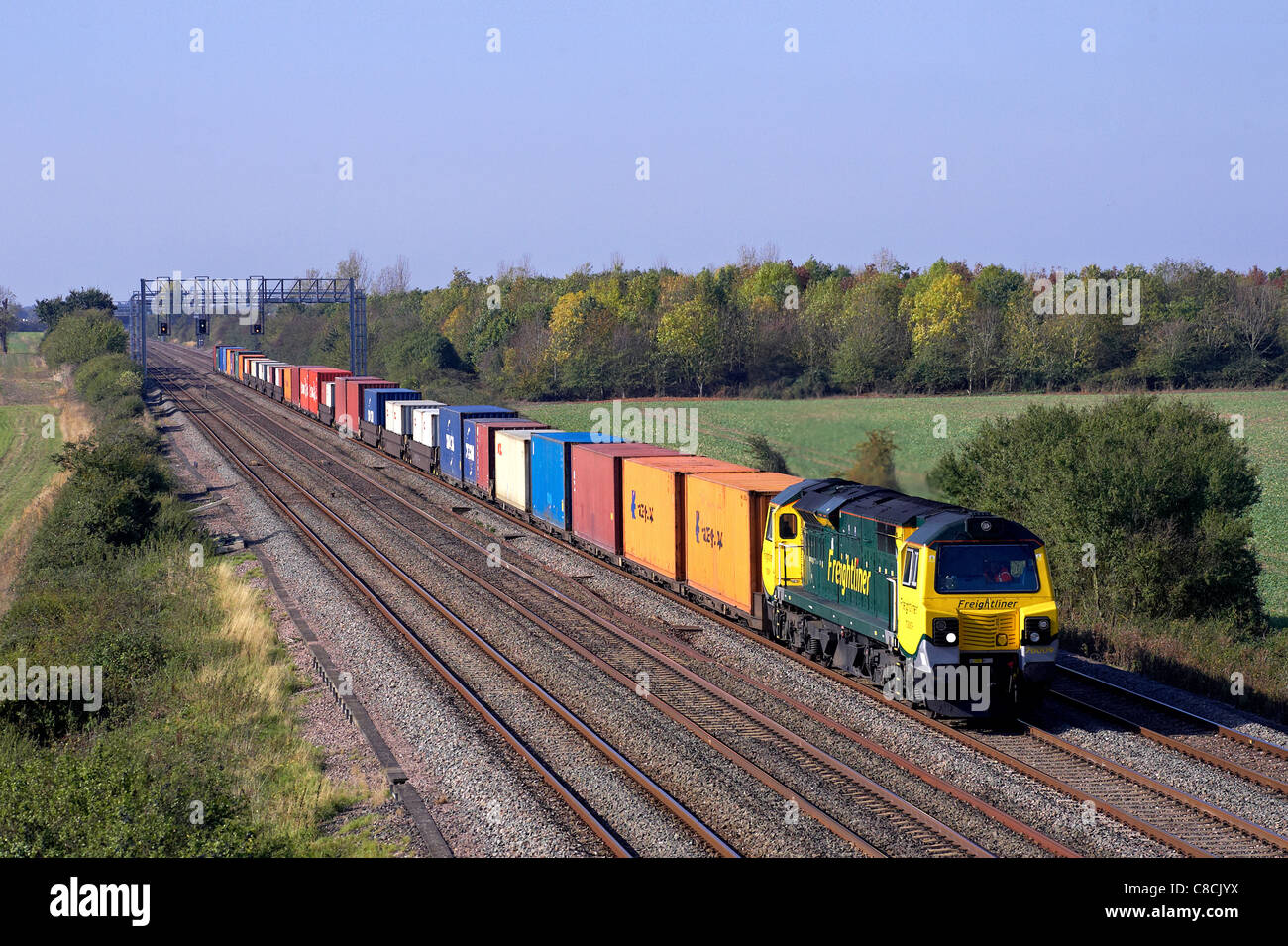 GE Freightiner class 70 number 70009 passes through Denchworth on the ...