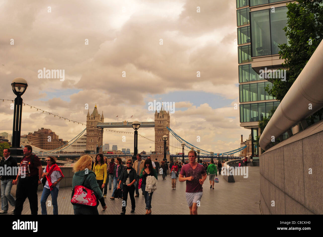 London bridge people hi-res stock photography and images - Alamy