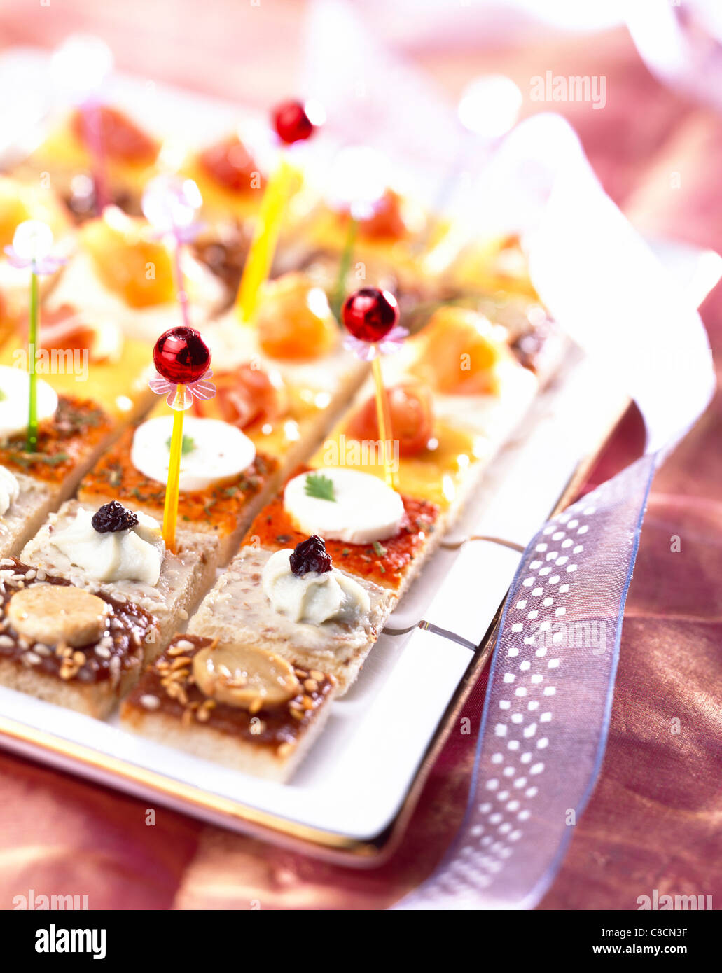 Cross pate hi-res stock photography and images - Alamy