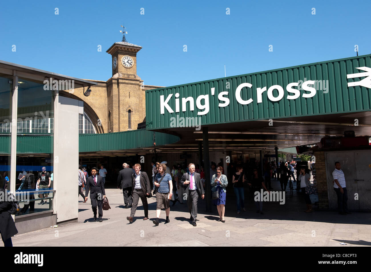Entrance to Kings Cross Station in the City of London, England Stock ...