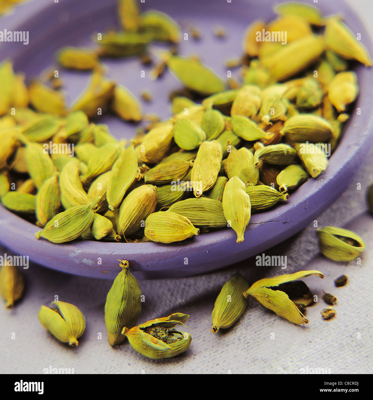 Open cardamom hi-res stock photography and images - Alamy