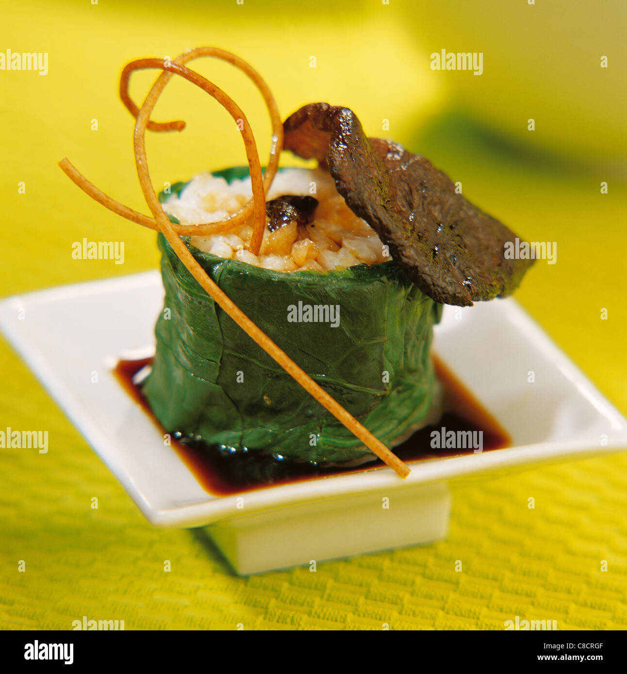 spinach and shitake maki Stock Photo - Alamy