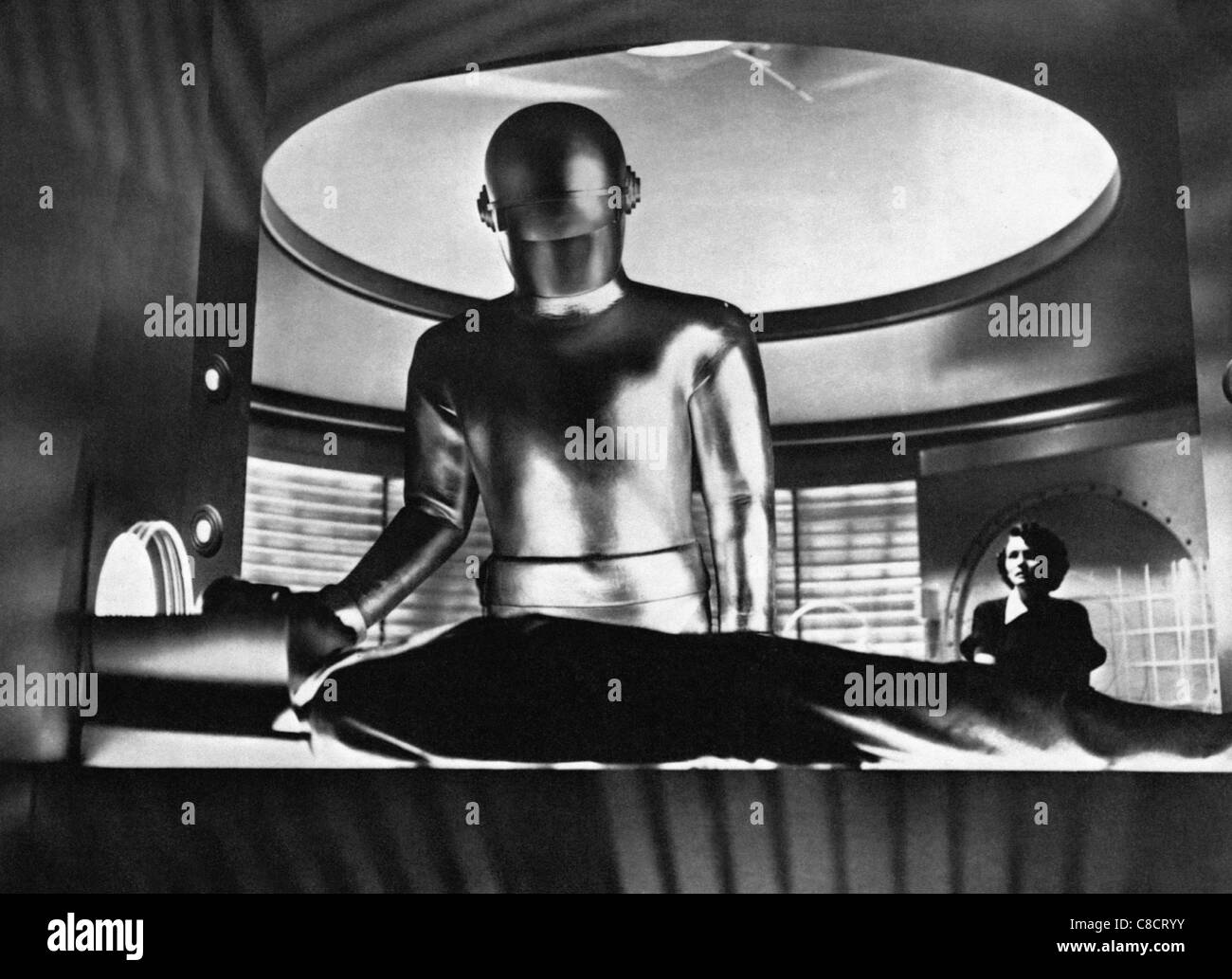 MOVIE SCENE THE DAY THE EARTH STOOD STILL (1951 Stock Photo - Alamy
