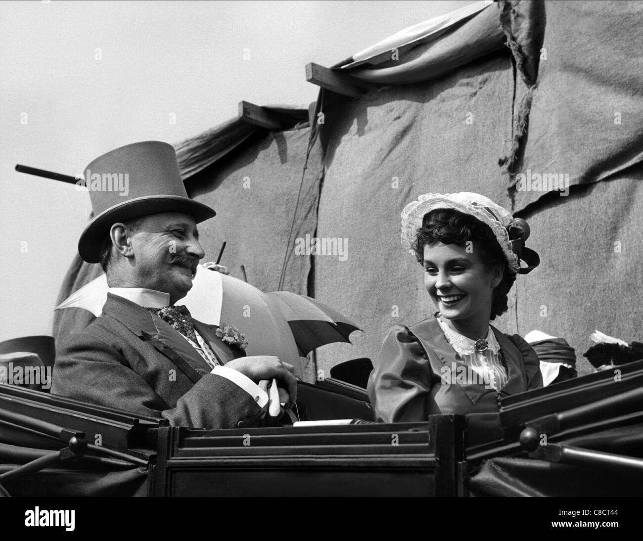 FELIX AYLMER, JEAN SIMMONS, SO LONG AT THE FAIR, 1950 Stock Photo - Alamy