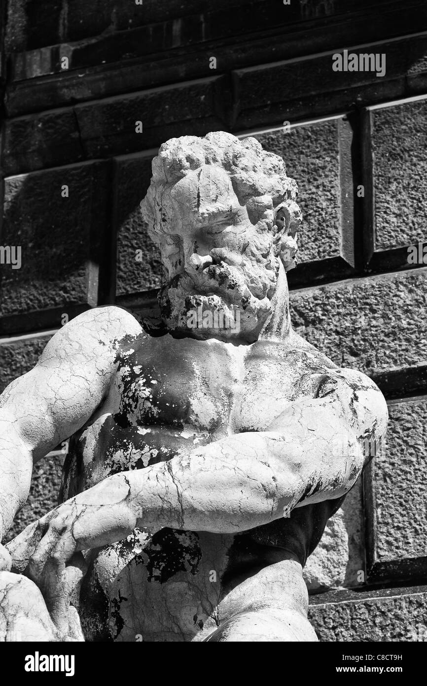 Weathered statue hi-res stock photography and images - Alamy