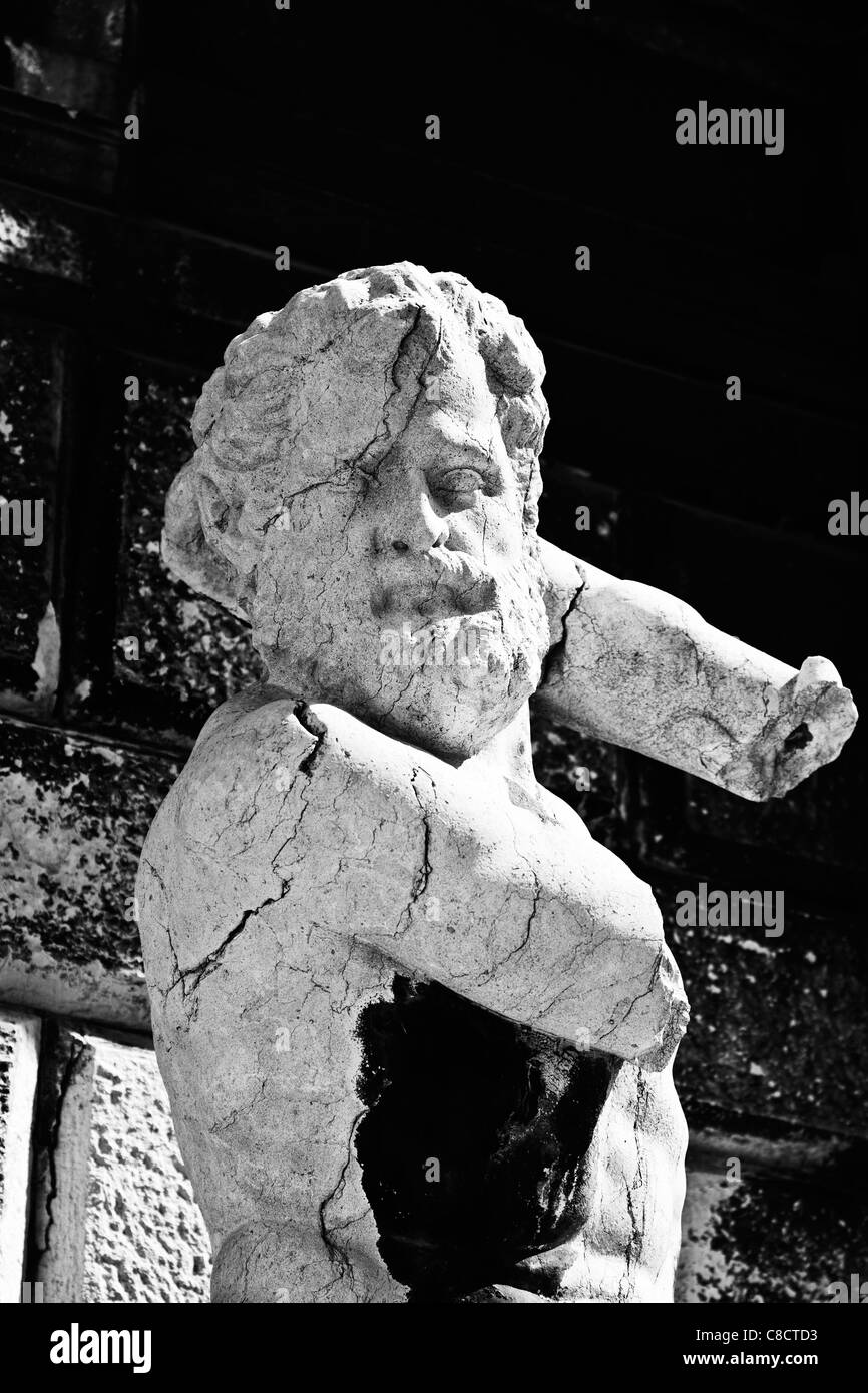 Weathered statue hi-res stock photography and images - Alamy