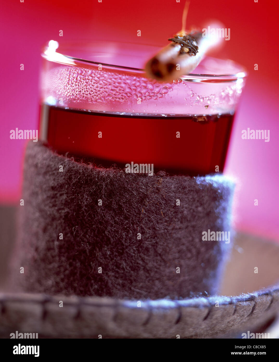 Tea-flavored hot wine Stock Photo - Alamy