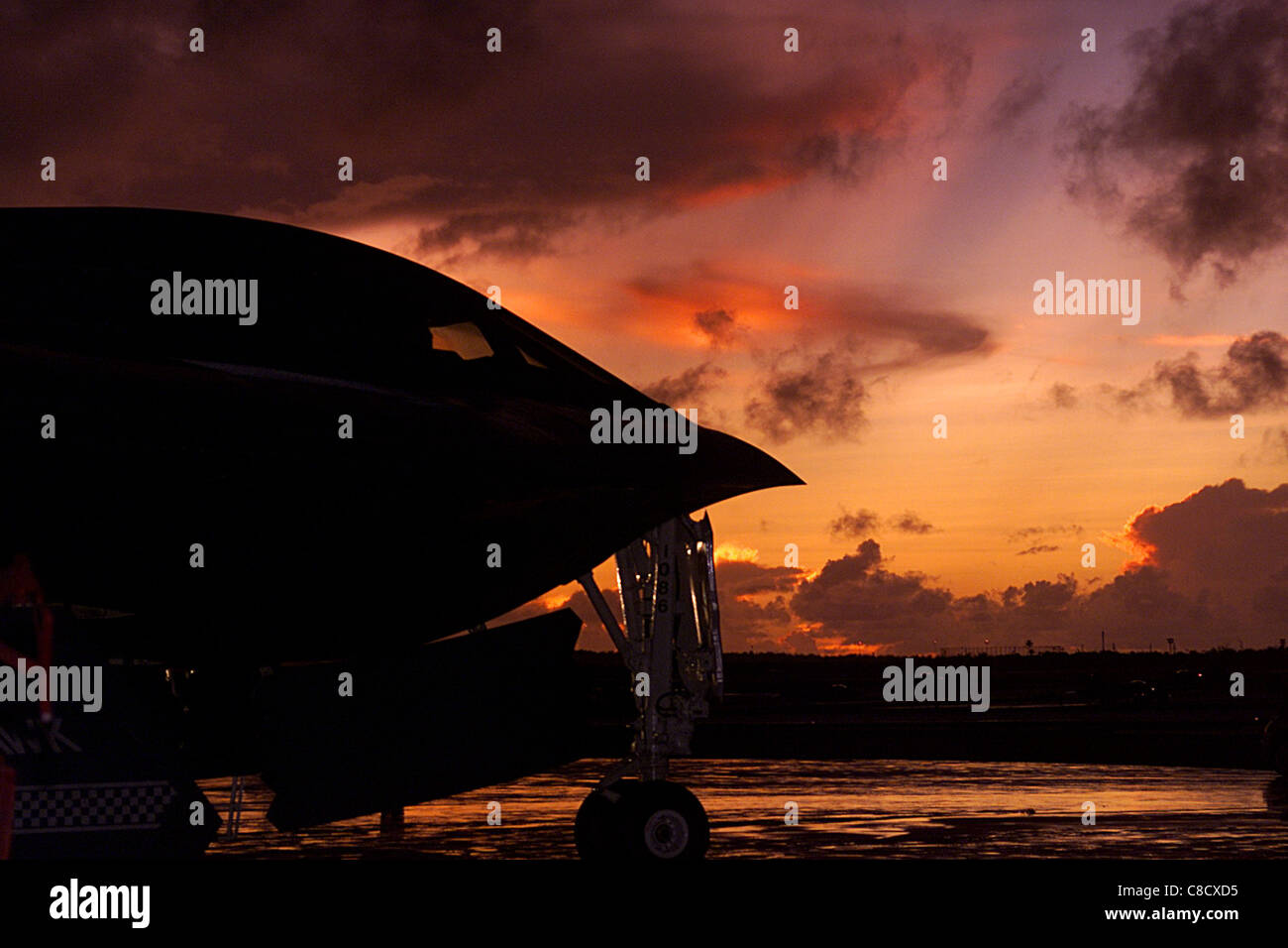 Usaf b 2 spirit stealth bomber hi-res stock photography and images - Alamy