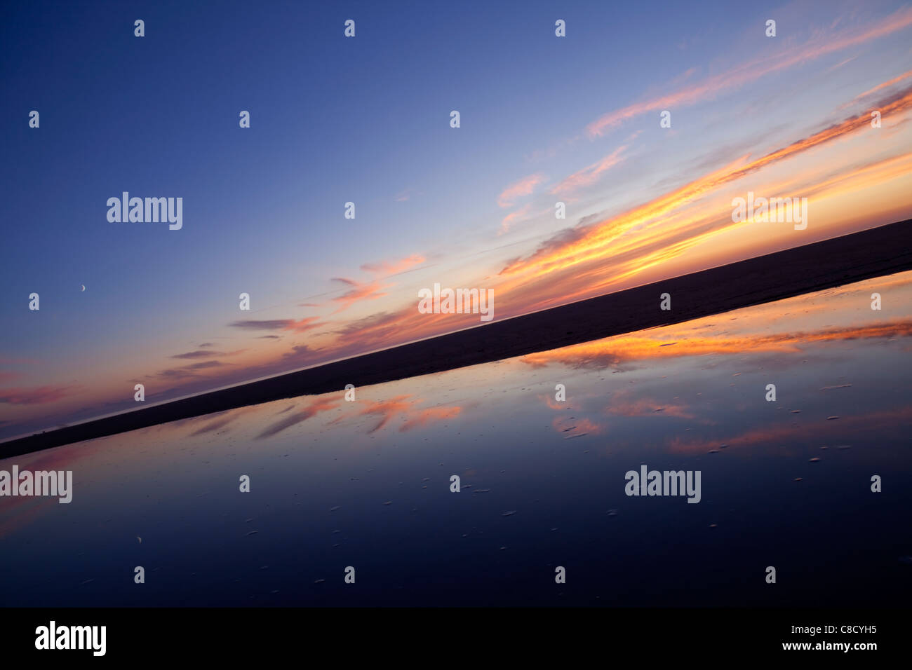 Cloud reflection beach hi-res stock photography and images - Alamy
