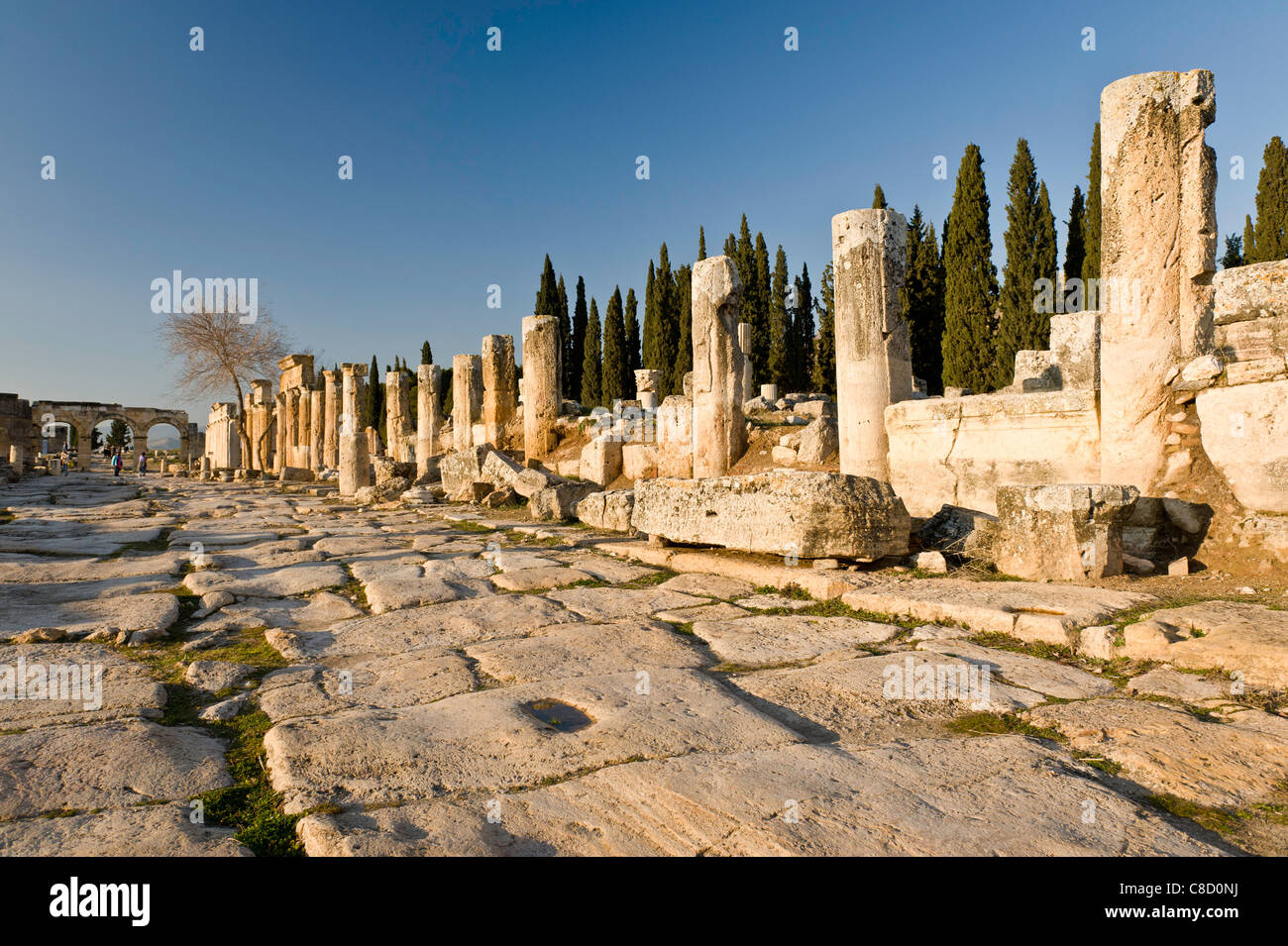 Triple arch hi-res stock photography and images - Alamy