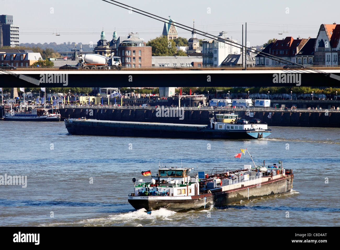Cargo ships hi-res stock photography and images - Alamy