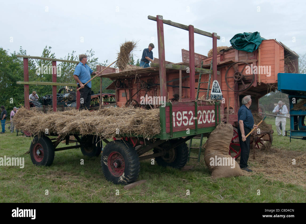 Threshing machine uk hi-res stock photography and images - Alamy