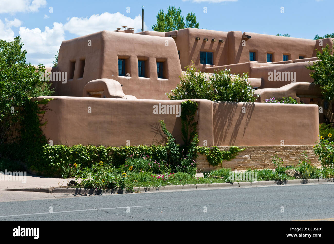 Adobe building hi-res stock photography and images - Alamy