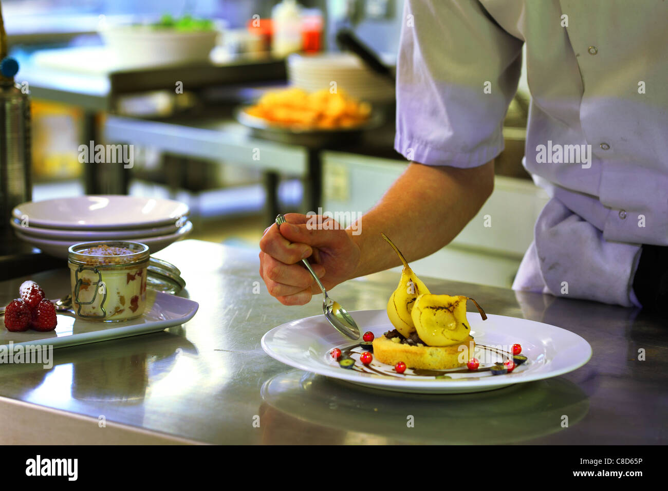 Chef carving meat table hi-res stock photography and images - Alamy