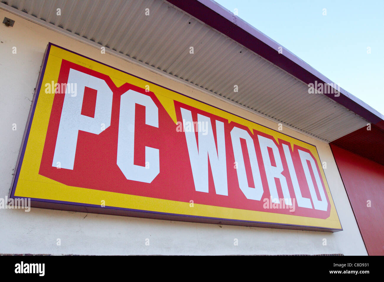 Sign pc world computer superstore hi-res stock photography and images ...