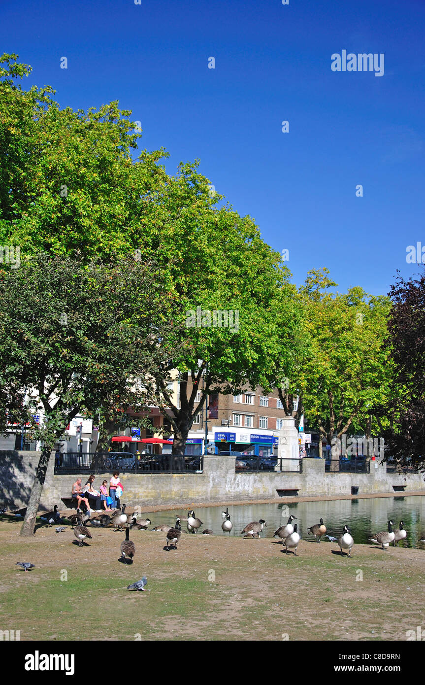 Feltham pond hi-res stock photography and images - Alamy