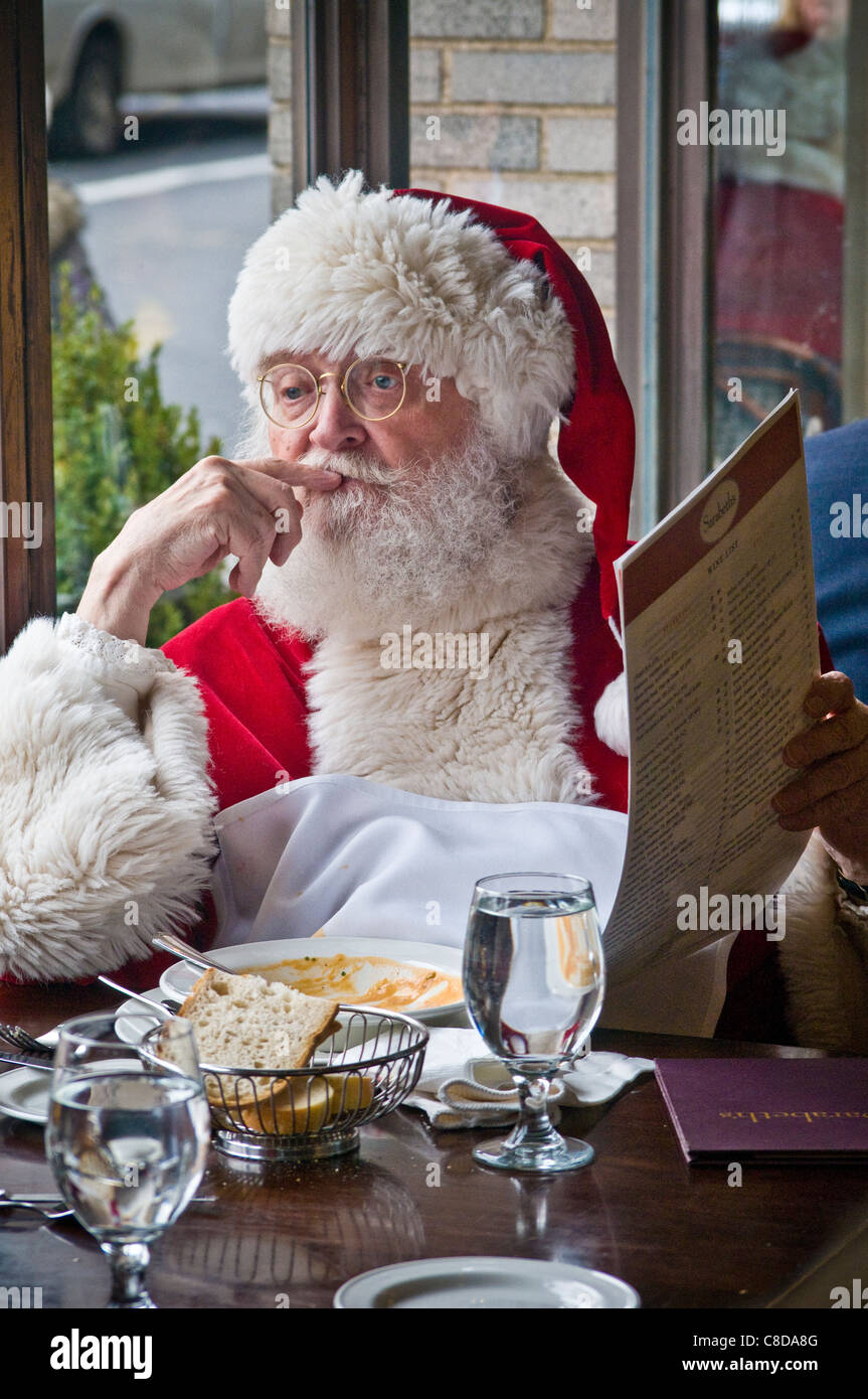 Santa Claus eating lunch in NYC restaurant window during Xmas holiday ...