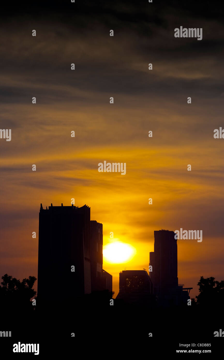 Buildings lit by the sun hi-res stock photography and images - Alamy