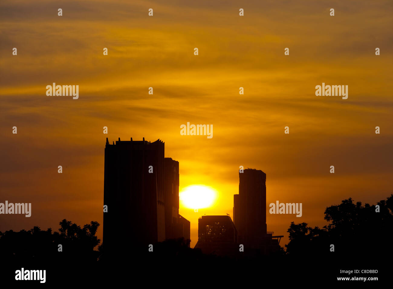 Buildings lit by the sun hi-res stock photography and images - Alamy