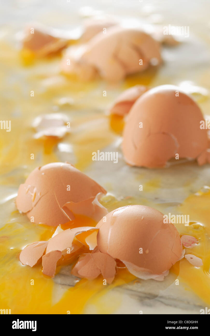 Broken shell eggs hi-res stock photography and images - Alamy