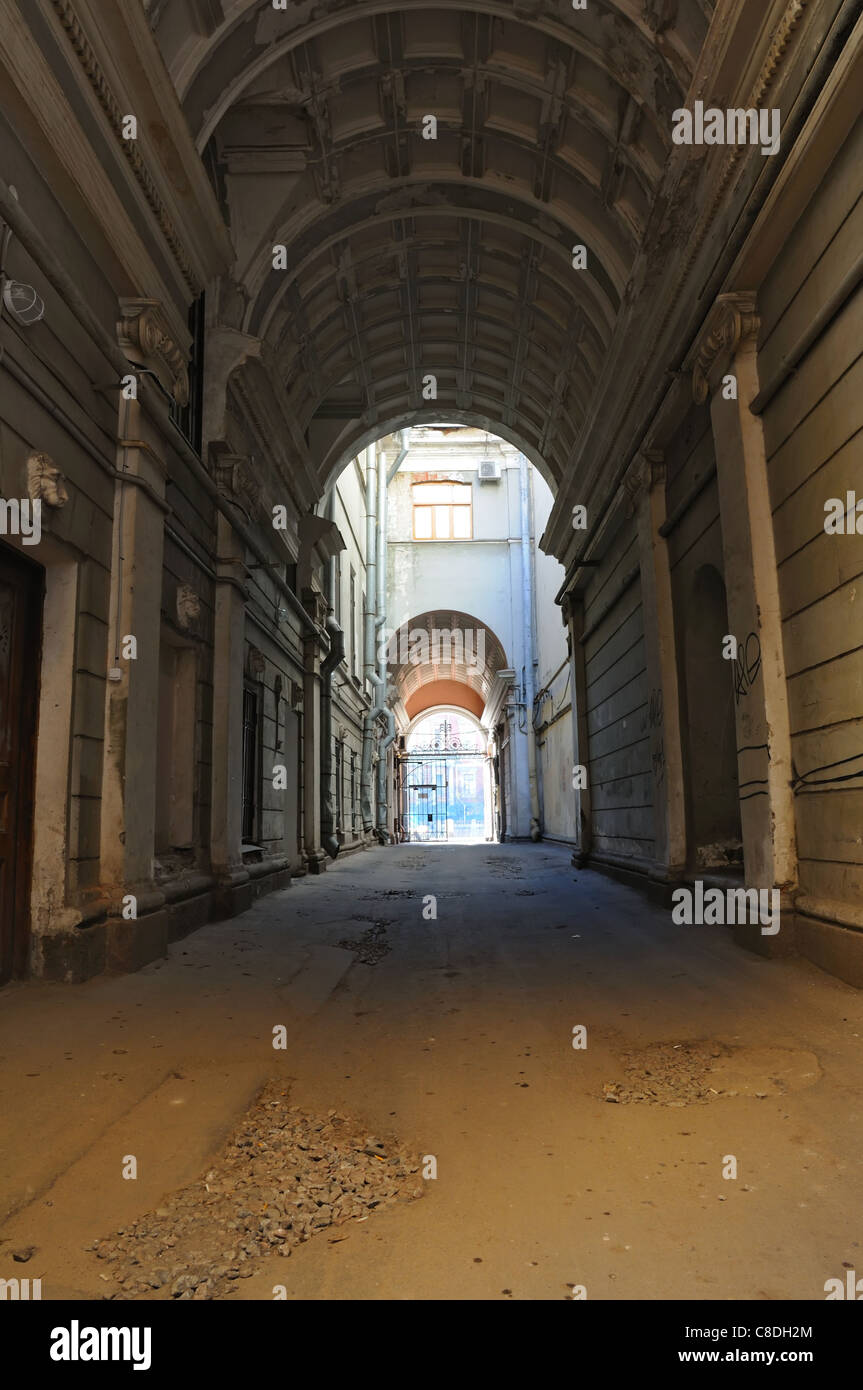 Dark architecture hi-res stock photography and images - Alamy
