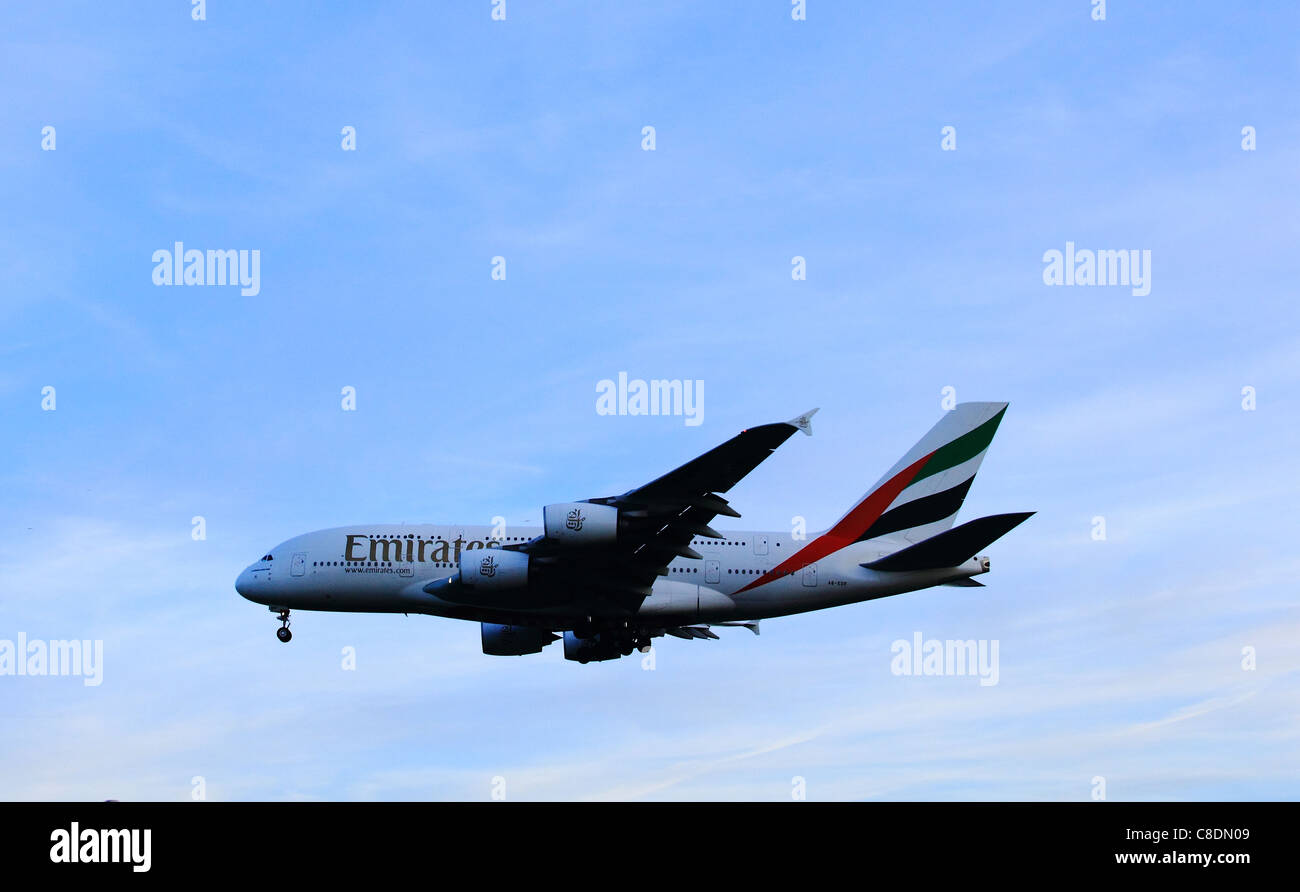 Emirates airline business class hi-res stock photography and images - Alamy