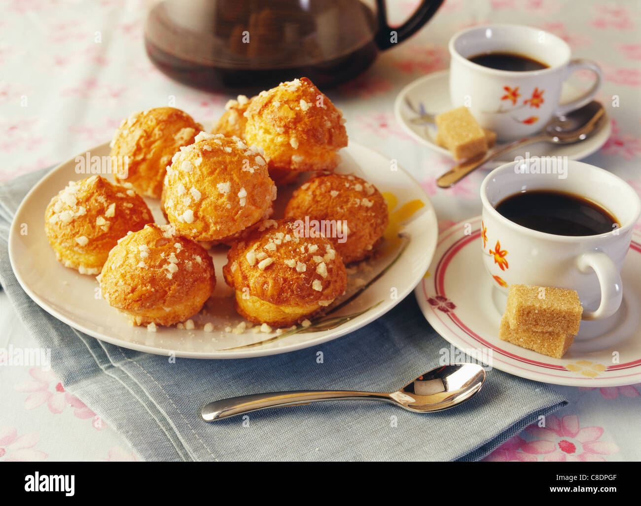 Chouquettes hi-res stock photography and images - Alamy