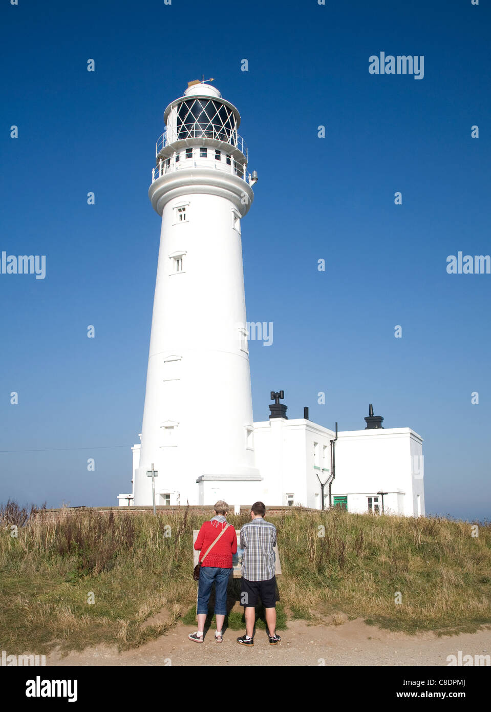 Lighthouse flamborough head hi-res stock photography and images - Alamy