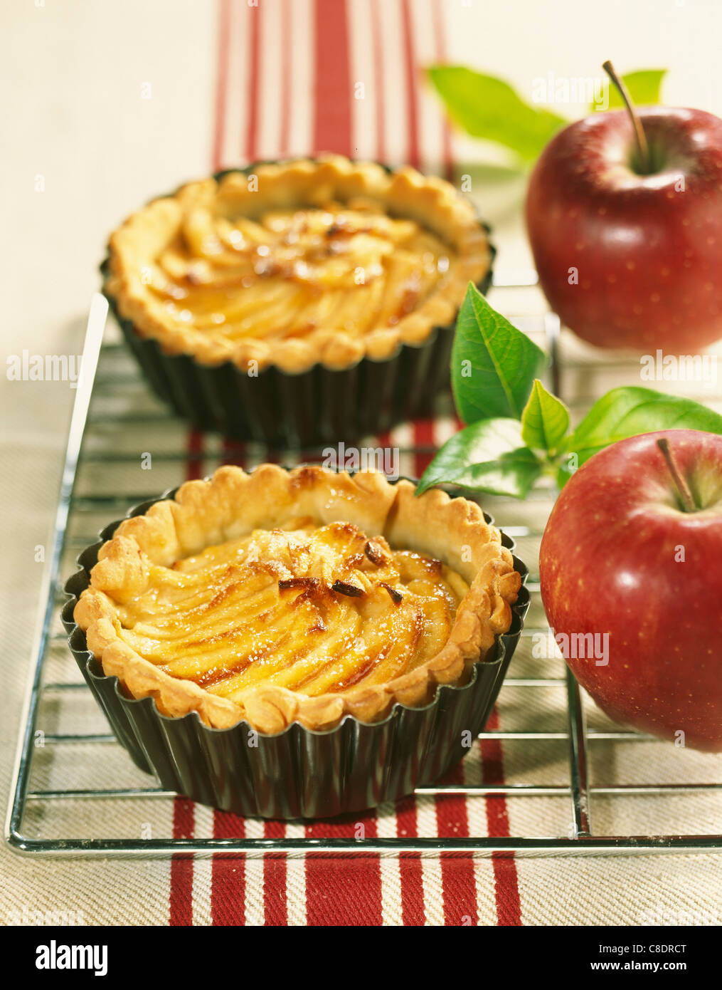 Apple flambe hi-res stock photography and images - Alamy