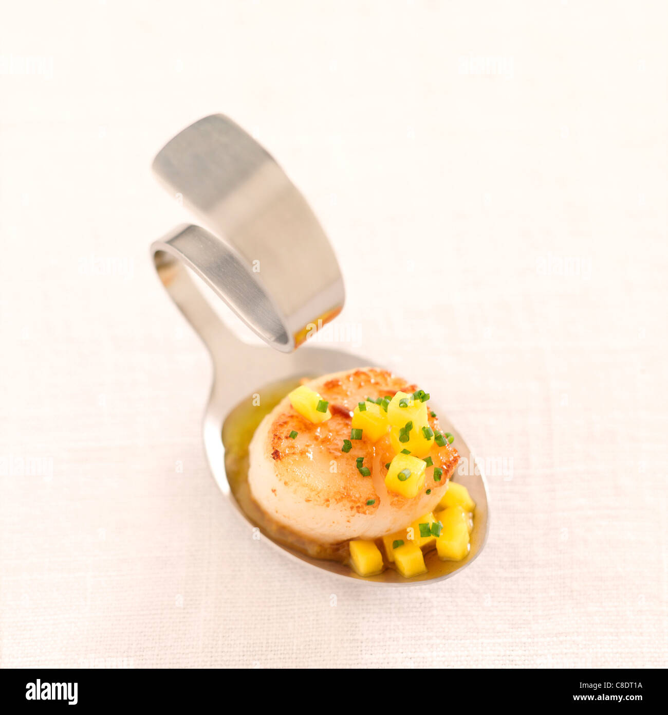 Scallop with mango dressing Stock Photo - Alamy