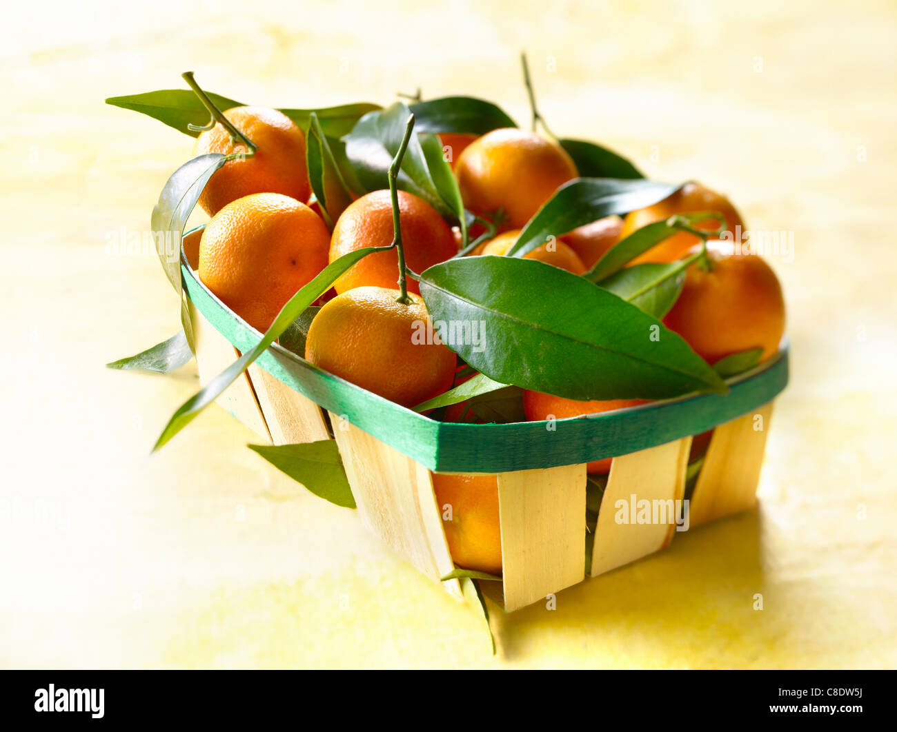 Punnet of clementines Stock Photo - Alamy