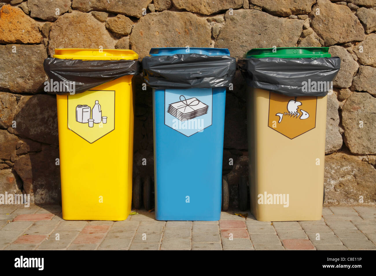 Recycling bin food paper hi-res stock photography and images - Alamy
