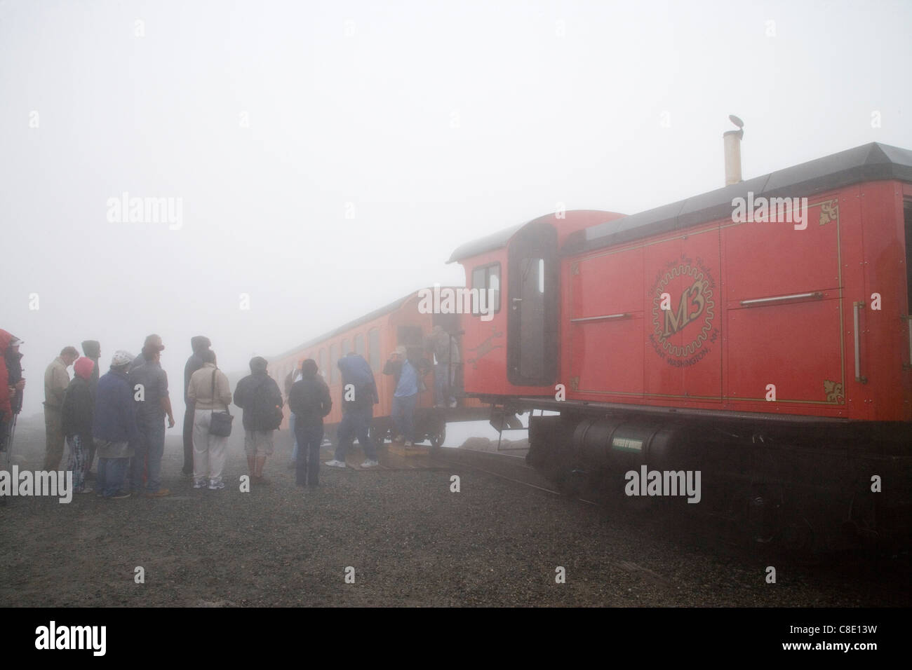peak of mount washington new hampshire in fog Stock Photo - Alamy