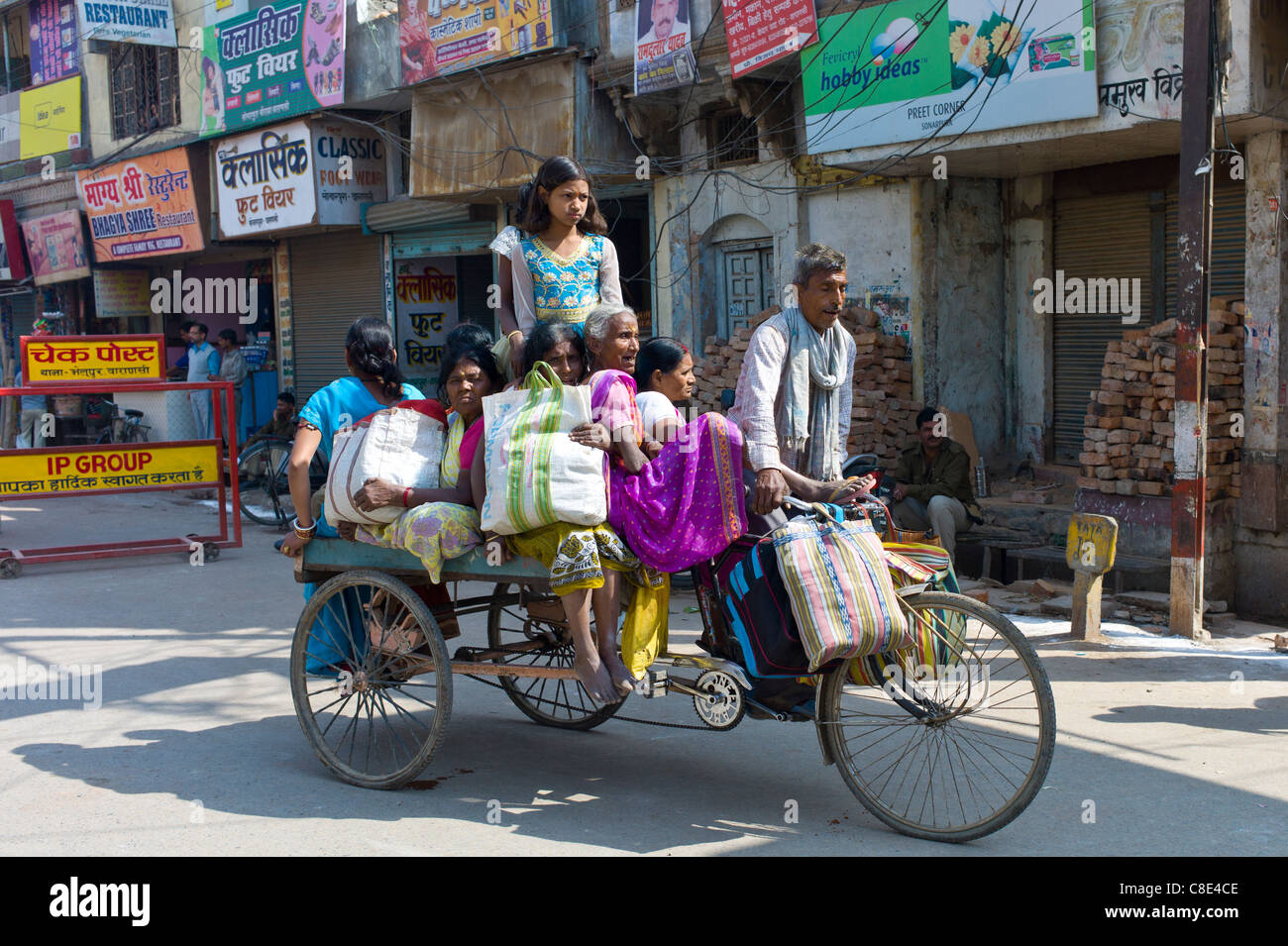 Indian street scene hi-res stock photography and images - Alamy