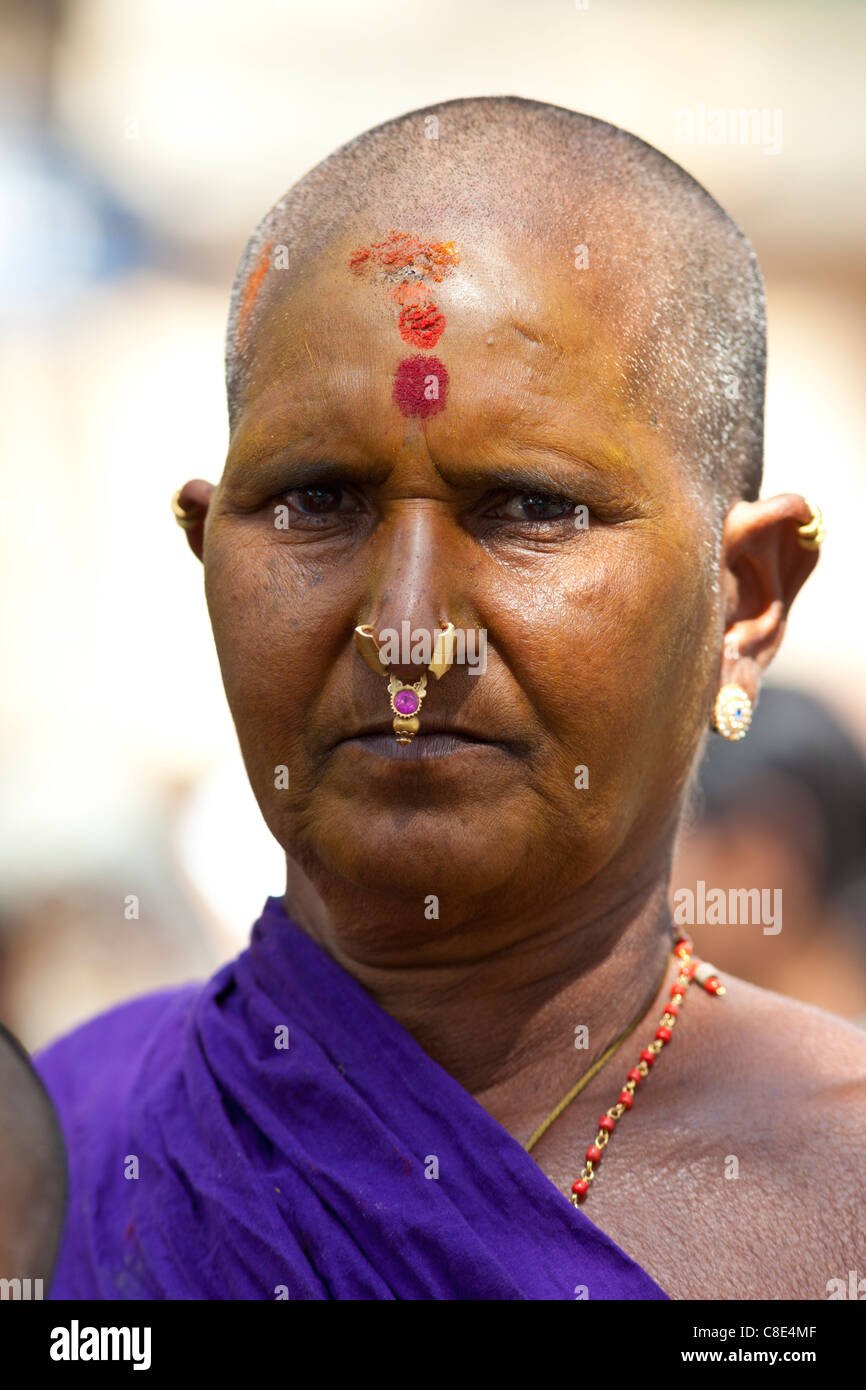 Bindi hindu hi-res stock photography and images - Alamy