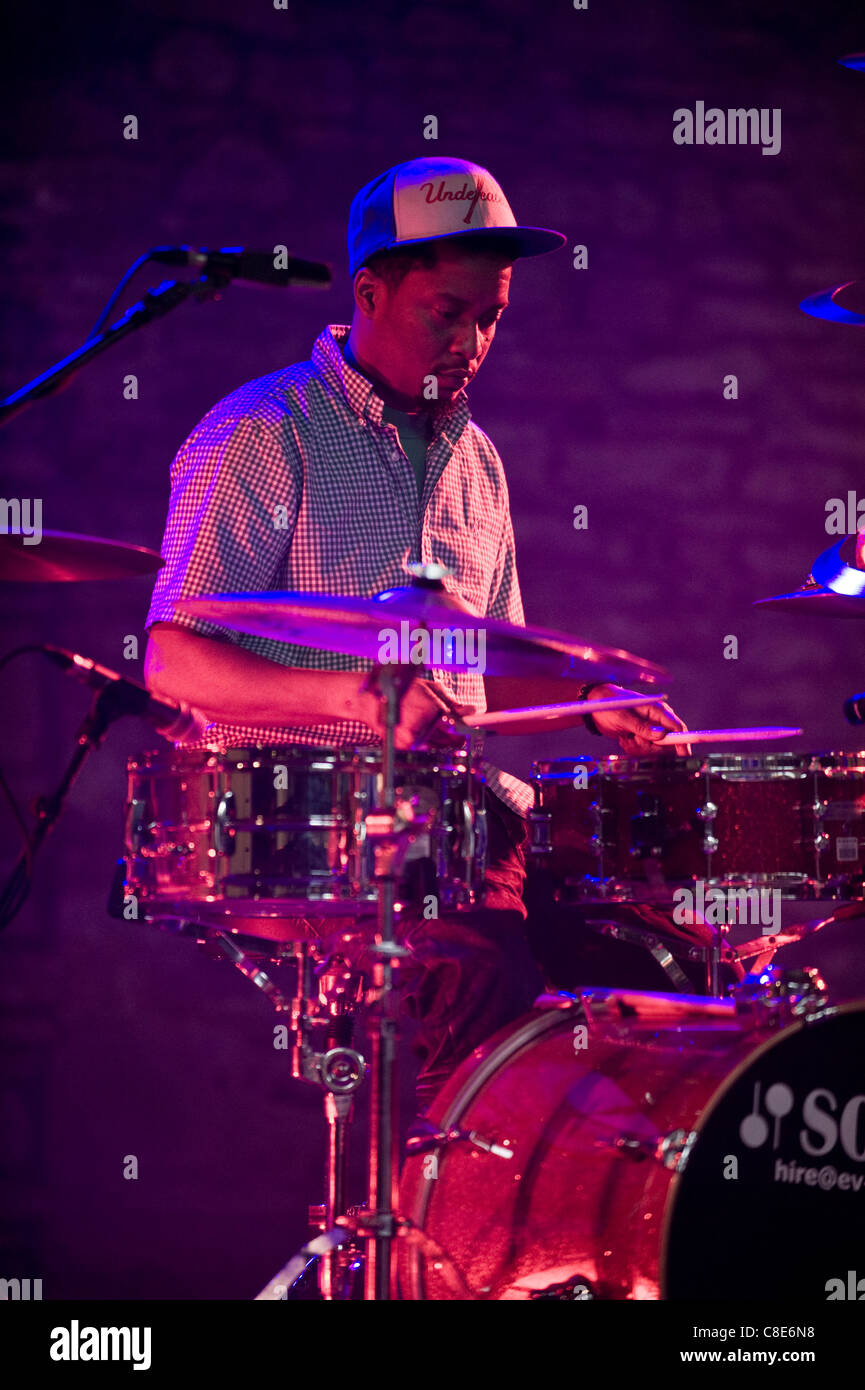 Drums on stage hi-res stock photography and images - Alamy