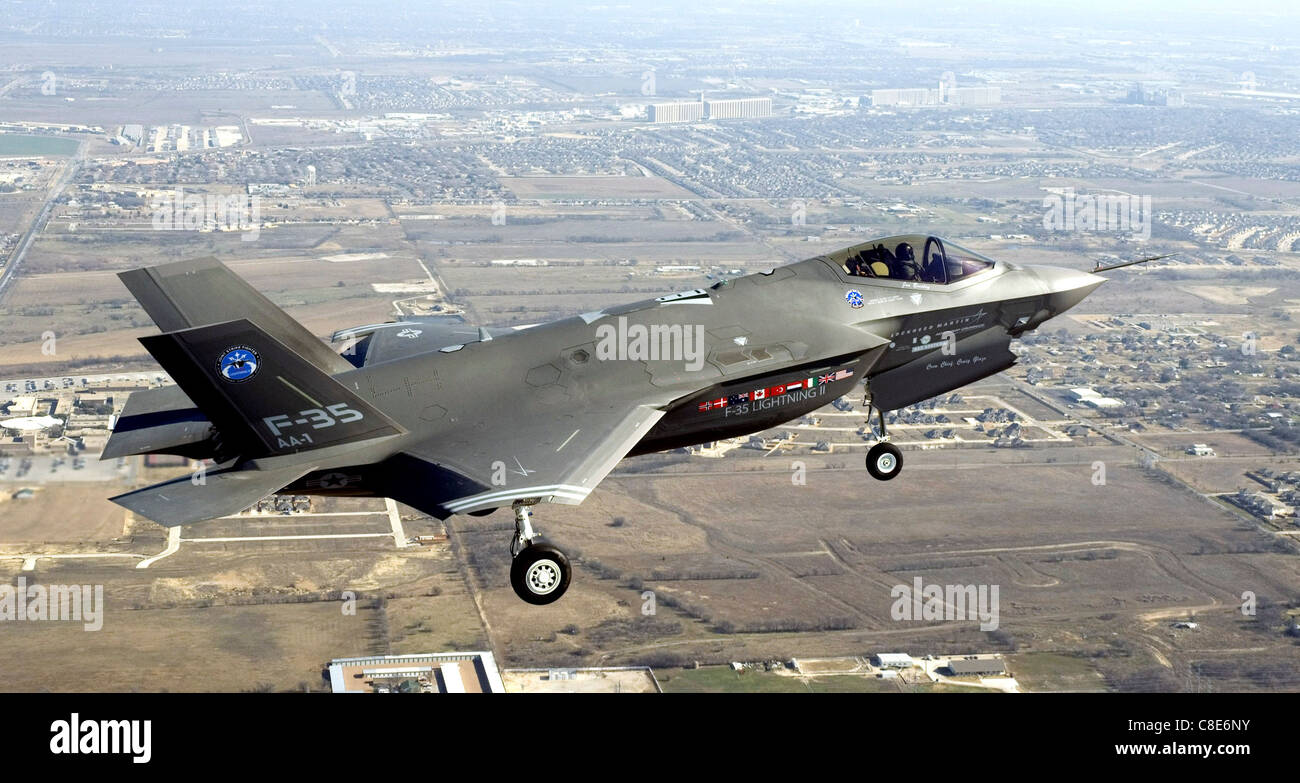 The F-35 Lightning II Joint Strike Fighter makes its initial flight Dec ...