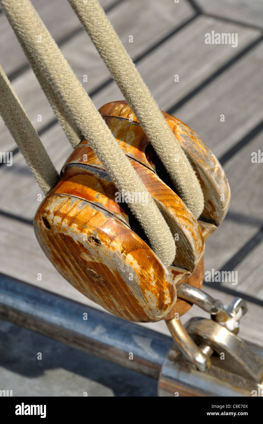 Yseult : pilot cutter, rope and block, home port : Cowes (UK) and St ...