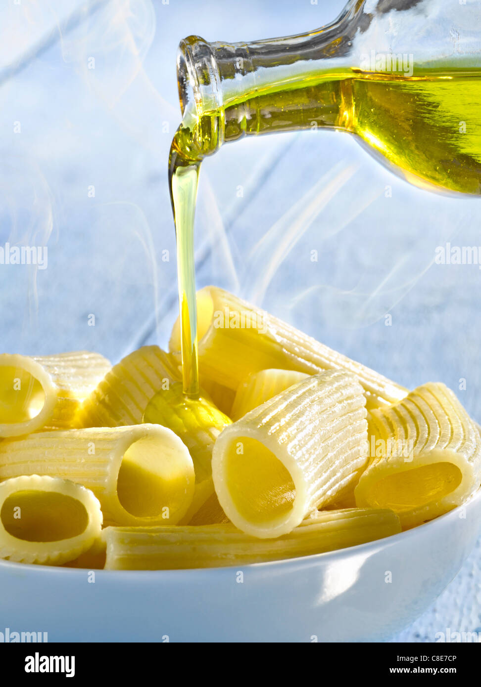 Pouring a short hi-res stock photography and images - Alamy