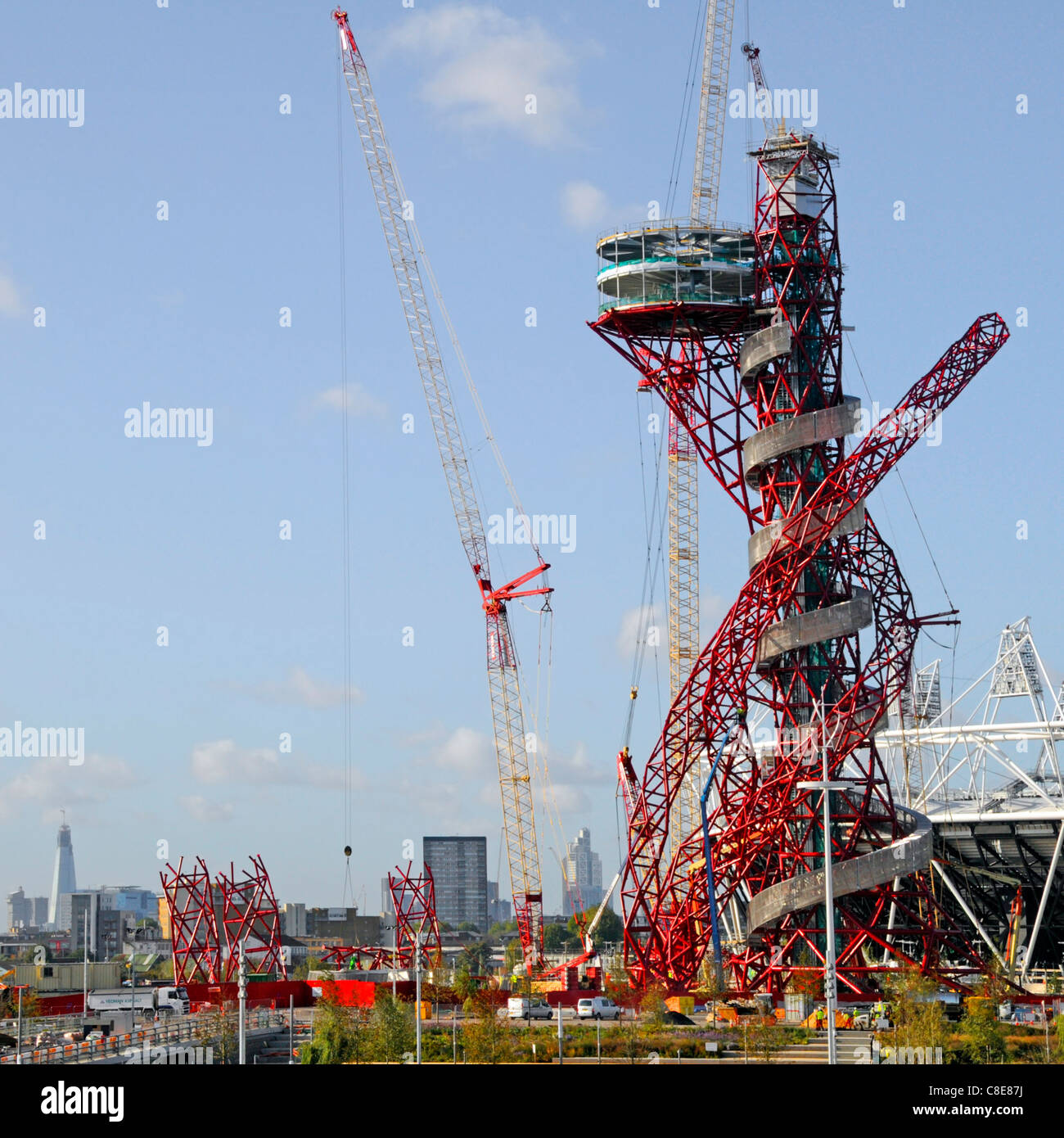 Construction arcelormittal orbit observation tower hi-res stock ...