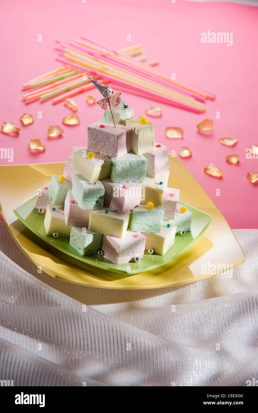 Marshmallow pyramid hi-res stock photography and images - Alamy