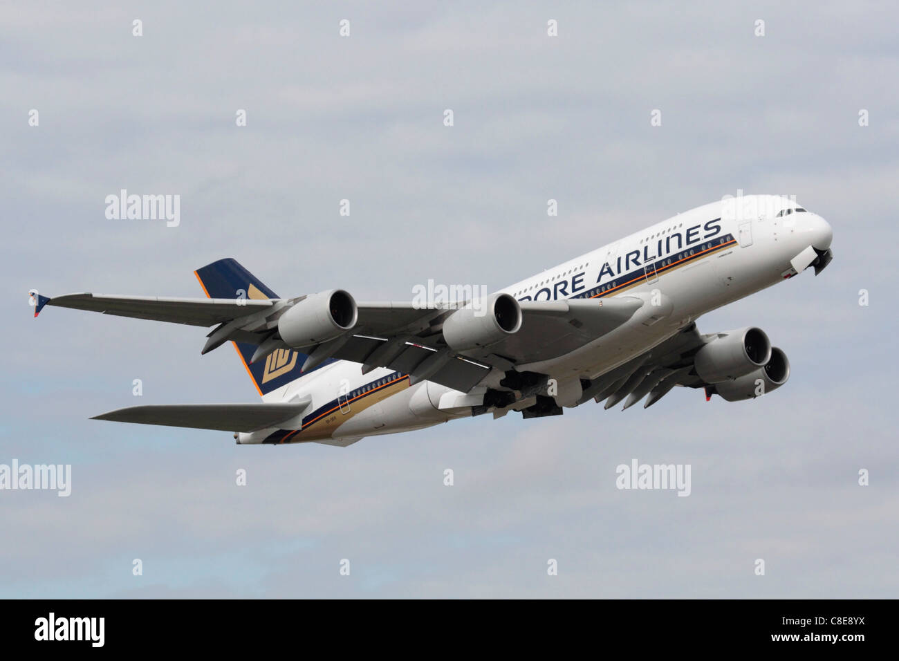 Airbus a380 from singapore hi-res stock photography and images - Alamy