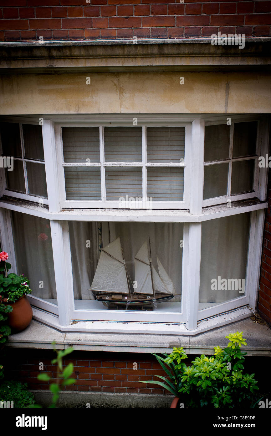 Bay window curtains hi-res stock photography and images - Alamy