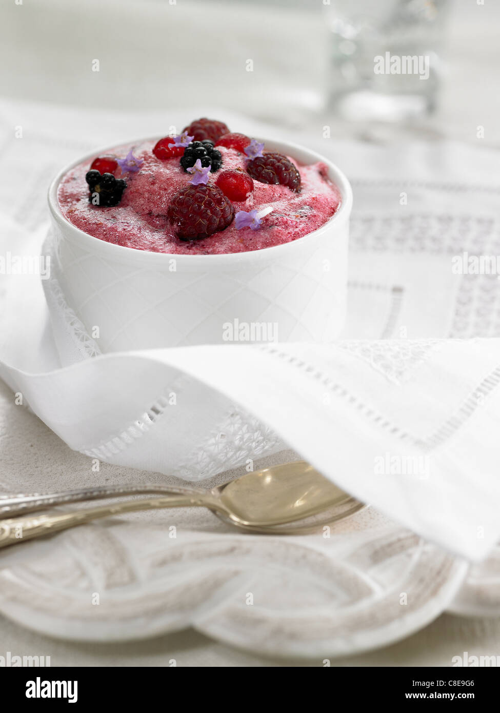 Summer fruit fool Stock Photo - Alamy
