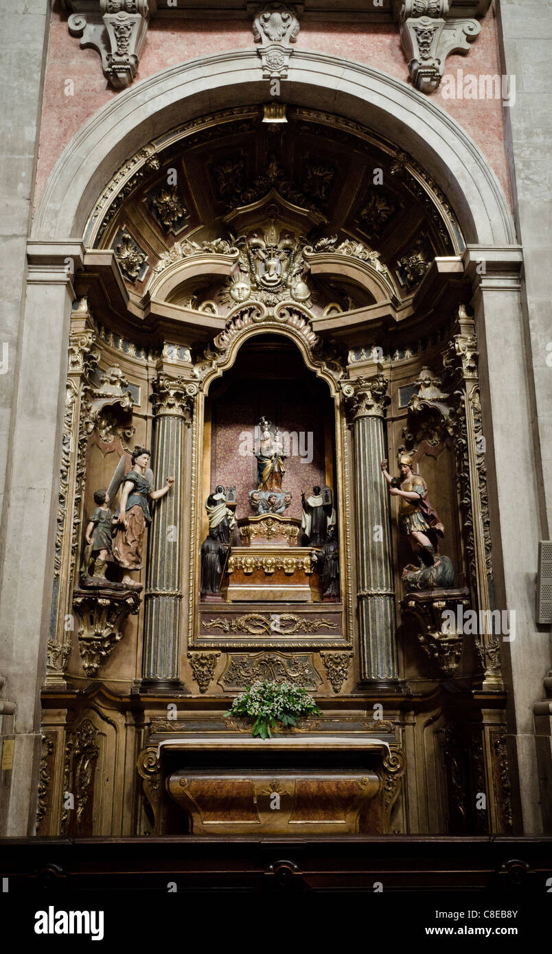 Statue church interior hi-res stock photography and images - Alamy